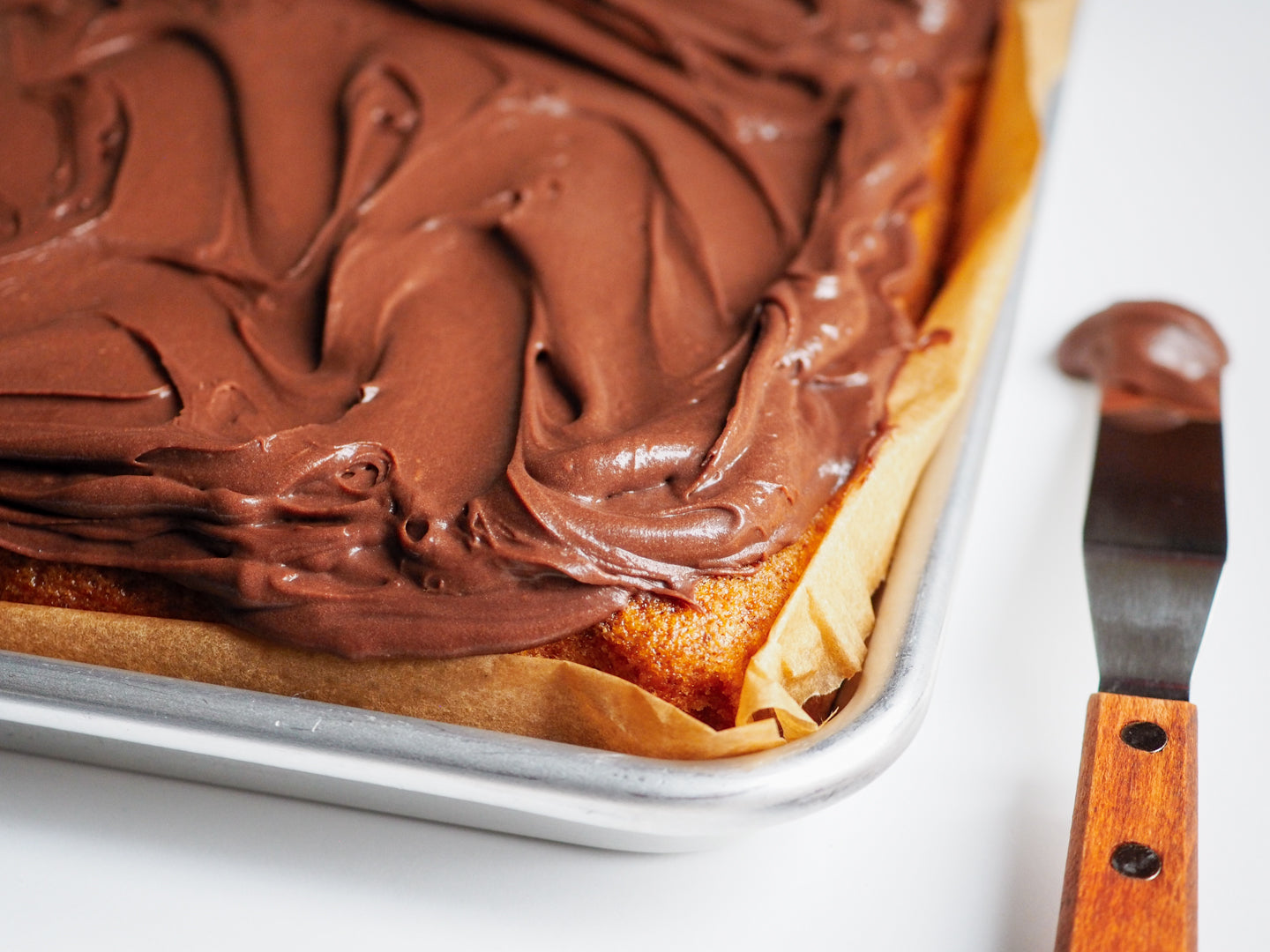 VANILLA CAKE W. CHOCOLATE CREMATTA™ FROSTING – JULIENNE BRUNO